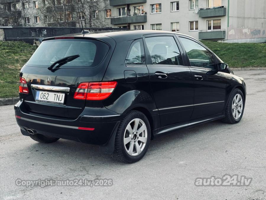 Melns Mercedes-Benz B-Class 2006 Tallina, ar dzinēja tilpumu 2.00 L un nobraukumu 272 tūkst. km par 1990 €, foto 4 vietnē AUTOMOTO.COM.LV