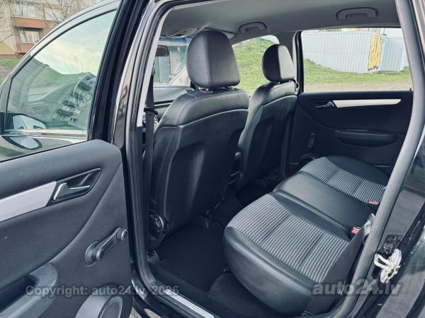 Black Mercedes-Benz B-Class 2006 in Tallinn, with an engine capacity of 2.00 L and mileage of 272 thousand km for 1990 €, photo 9 on AUTOMOTO.COM.LV