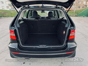 Melns Mercedes-Benz B-Class 2006 Tallina, ar dzinēja tilpumu 2.00 L un nobraukumu 272 tūkst. km par 1990 €, foto 11 vietnē AUTOMOTO.COM.LV