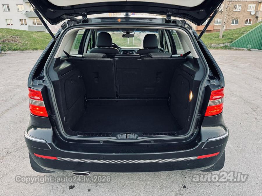 Melns Mercedes-Benz B-Class 2006 Tallina, ar dzinēja tilpumu 2.00 L un nobraukumu 272 tūkst. km par 1990 €, foto 11 vietnē AUTOMOTO.COM.LV