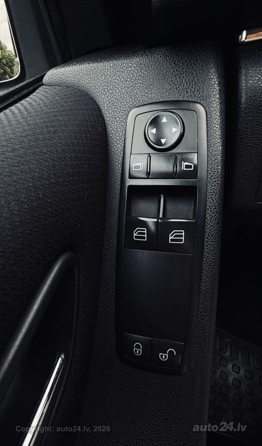 Melns Mercedes-Benz B-Class 2007 Tallina, ar dzinēja tilpumu 1.70 L un nobraukumu 165 tūkst. km par 3900 €, foto 20 vietnē AUTOMOTO.COM.LV