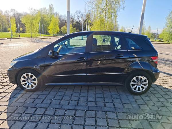 Melns Mercedes-Benz B-Class 2009 Tartu, ar dzinēja tilpumu 2.00 L un nobraukumu 237 tūkst. km par 3299 €, foto 5 vietnē AUTOMOTO.COM.LV