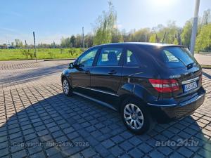 Melns Mercedes-Benz B-Class 2009 Tartu, ar dzinēja tilpumu 2.00 L un nobraukumu 237 tūkst. km par 3299 €, foto 7 vietnē AUTOMOTO.COM.LV
