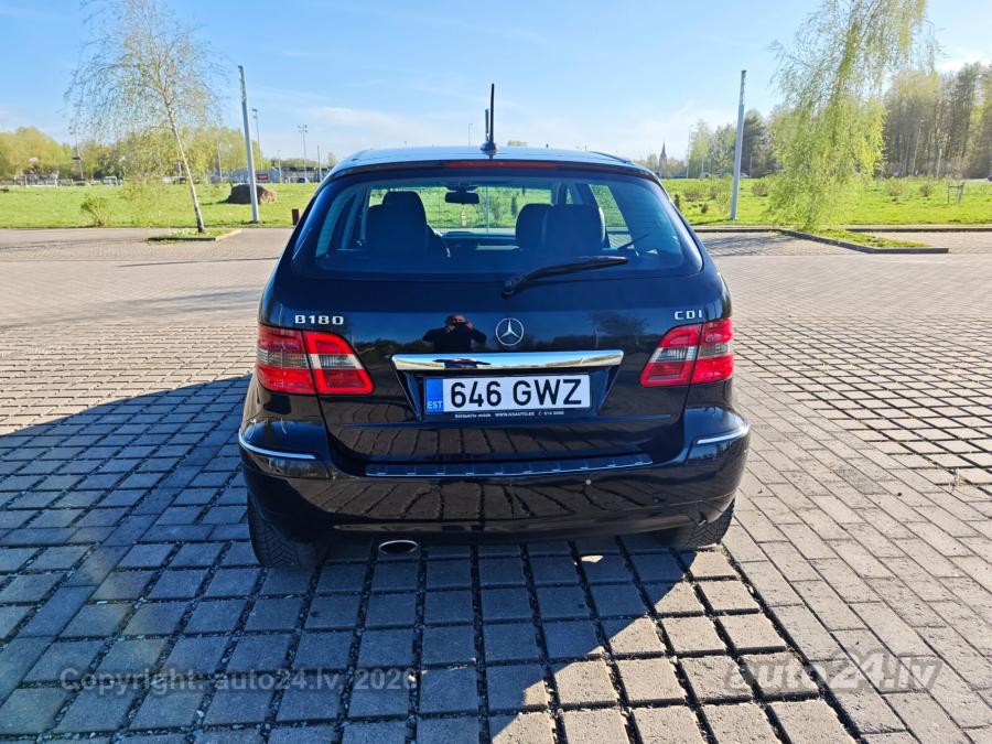 Melns Mercedes-Benz B-Class 2009 Tartu, ar dzinēja tilpumu 2.00 L un nobraukumu 237 tūkst. km par 3299 €, foto 8 vietnē AUTOMOTO.COM.LV