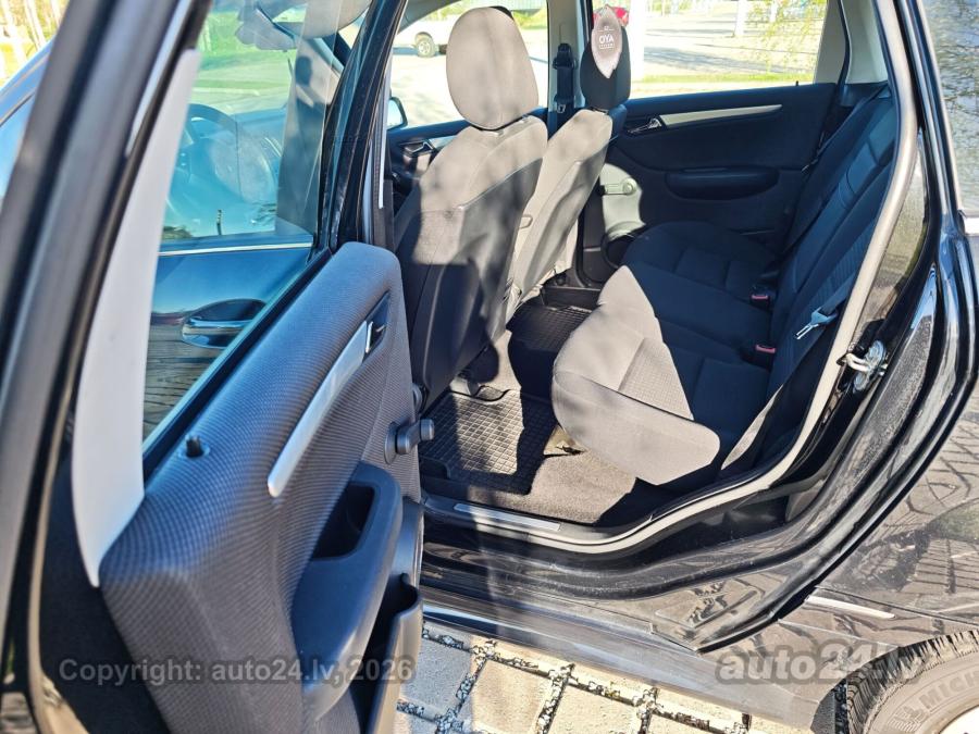Melns Mercedes-Benz B-Class 2009 Tartu, ar dzinēja tilpumu 2.00 L un nobraukumu 237 tūkst. km par 3299 €, foto 13 vietnē AUTOMOTO.COM.LV