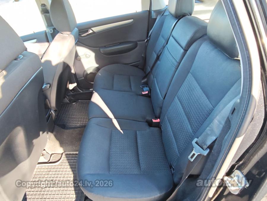 Melns Mercedes-Benz B-Class 2009 Tartu, ar dzinēja tilpumu 2.00 L un nobraukumu 237 tūkst. km par 3299 €, foto 14 vietnē AUTOMOTO.COM.LV