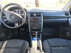 Melns Mercedes-Benz B-Class 2009 Tartu, ar dzinēja tilpumu 2.00 L un nobraukumu 237 tūkst. km par 3299 €, foto 18 vietnē AUTOMOTO.COM.LV