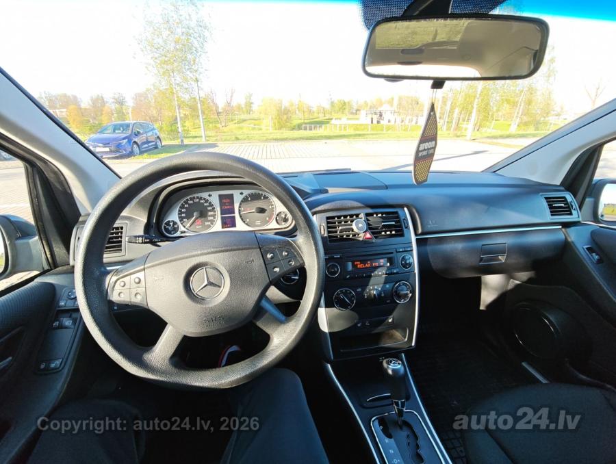 Melns Mercedes-Benz B-Class 2009 Tartu, ar dzinēja tilpumu 2.00 L un nobraukumu 237 tūkst. km par 3299 €, foto 24 vietnē AUTOMOTO.COM.LV