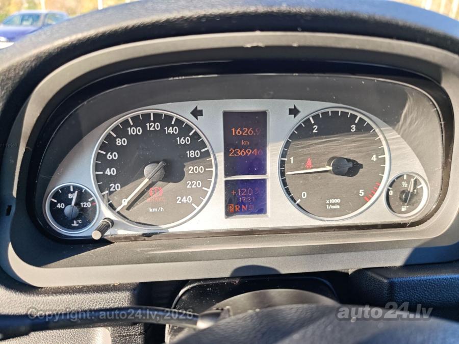 Melns Mercedes-Benz B-Class 2009 Tartu, ar dzinēja tilpumu 2.00 L un nobraukumu 237 tūkst. km par 3299 €, foto 26 vietnē AUTOMOTO.COM.LV