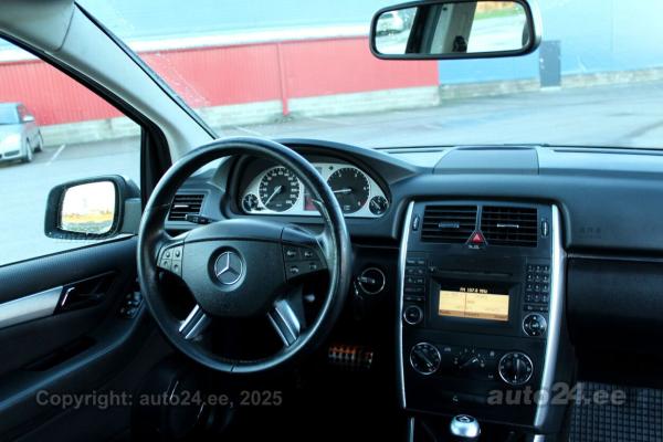 Melns Mercedes-Benz B-Class 2010 Tartu, ar dzinēja tilpumu 2.00 L un nobraukumu 288 tūkst. km par 2599 €, foto 5 vietnē AUTOMOTO.COM.LV