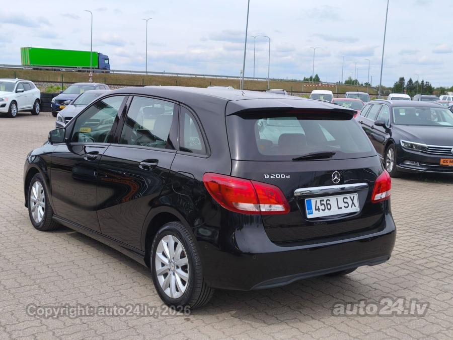 Melns Mercedes-Benz B-Class 2017 Tartu, ar dzinēja tilpumu 2.10 L un nobraukumu 150 tūkst. km par 12999 €, foto 4 vietnē AUTOMOTO.COM.LV