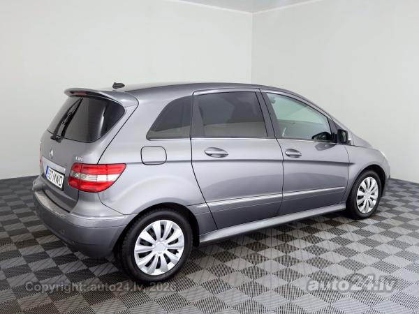 Pelēks Mercedes-Benz B-Class 2010 Tallina, ar dzinēja tilpumu 2.00 L un nobraukumu 379 tūkst. km par 1999 €, foto 3 vietnē AUTOMOTO.COM.LV