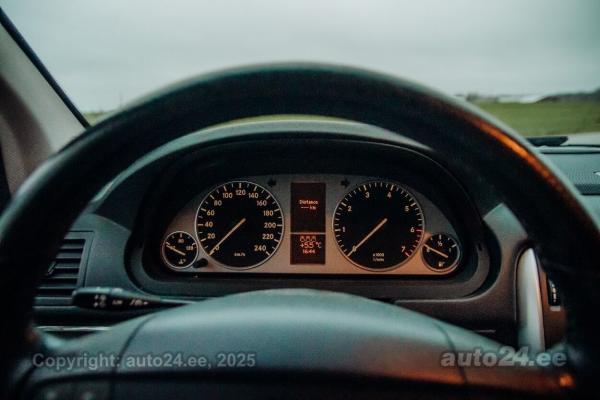 Pelēks Mercedes-Benz B-Class 2005 Tallina, ar dzinēja tilpumu 2.00 L un nobraukumu 234 tūkst. km par 1800 €, foto 11 vietnē AUTOMOTO.COM.LV