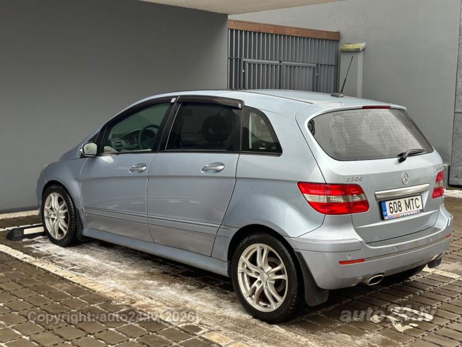 Pelēks Mercedes-Benz B-Class 2005 Tallina, ar dzinēja tilpumu 2.00 L un nobraukumu 387 tūkst. km par 3000 €, foto 5 vietnē AUTOMOTO.COM.LV