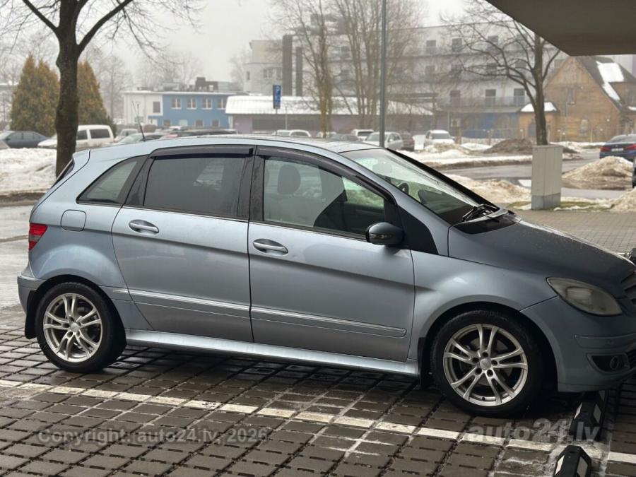 Pelēks Mercedes-Benz B-Class 2005 Tallina, ar dzinēja tilpumu 2.00 L un nobraukumu 387 tūkst. km par 3000 €, foto 8 vietnē AUTOMOTO.COM.LV