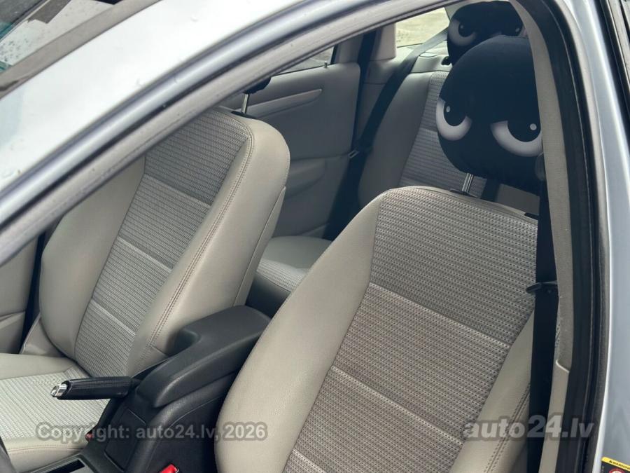 Pelēks Mercedes-Benz B-Class 2005 Tallina, ar dzinēja tilpumu 2.00 L un nobraukumu 387 tūkst. km par 3000 €, foto 12 vietnē AUTOMOTO.COM.LV