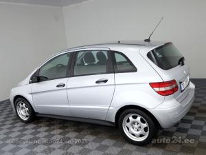Pelēks Mercedes-Benz B-Class 2007 Tallina, ar dzinēja tilpumu 2.00 L un nobraukumu 210 tūkst. km par 1199 €, foto 4 vietnē AUTOMOTO.COM.LV