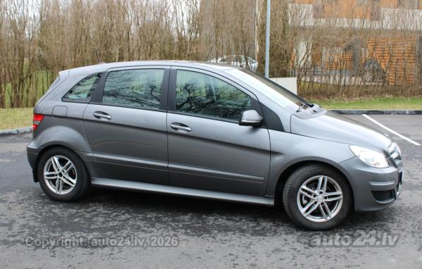 Pelēks Mercedes-Benz B-Class 2010 Rapla, ar dzinēja tilpumu 2.00 L un nobraukumu 314 tūkst. km par 3199 €, foto 2 vietnē AUTOMOTO.COM.LV