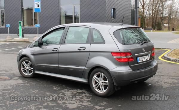 Pelēks Mercedes-Benz B-Class 2010 Rapla, ar dzinēja tilpumu 2.00 L un nobraukumu 314 tūkst. km par 3199 €, foto 6 vietnē AUTOMOTO.COM.LV