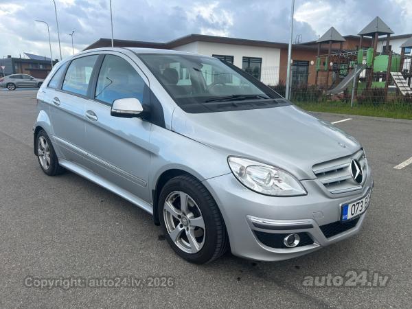Pelēks Mercedes-Benz B-Class 2010 Tallina, ar dzinēja tilpumu 1.70 L un nobraukumu 196 tūkst. km par 3500 €, foto 3 vietnē AUTOMOTO.COM.LV