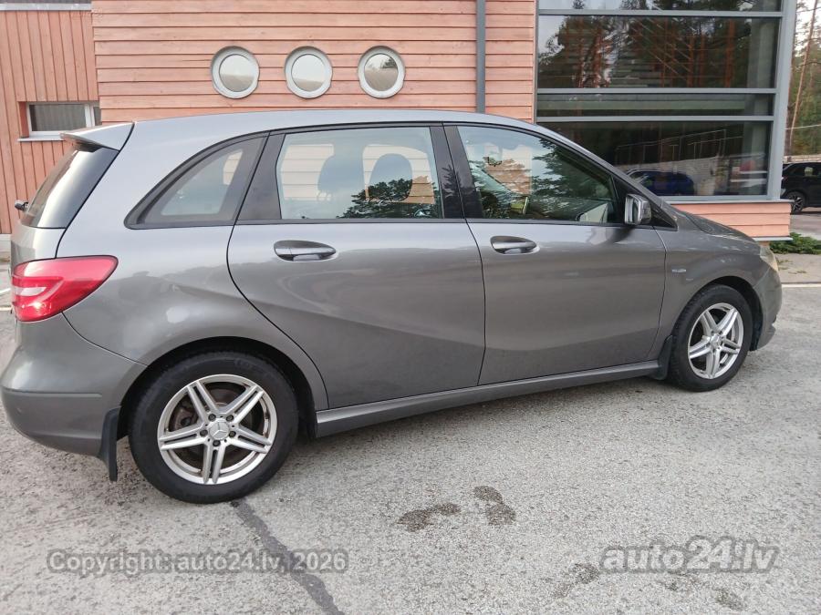 Grey Mercedes-Benz B-Class 2012 in Tallinn, with an engine capacity of 1.60 L and mileage of 171 thousand km for 6900 €, photo 5 on AUTOMOTO.COM.LV