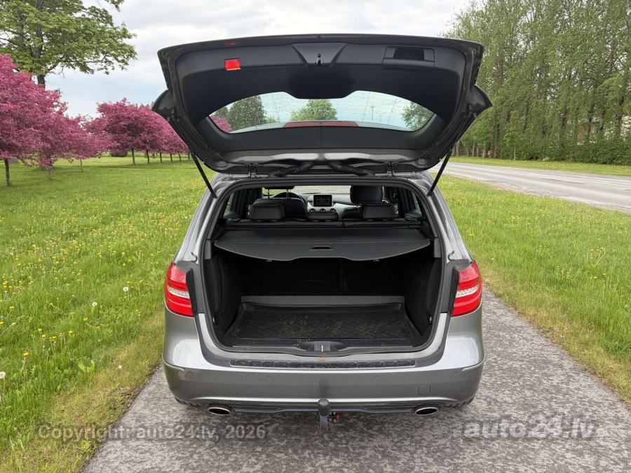 Pelēks Mercedes-Benz B-Class 2013 Viljandi, ar dzinēja tilpumu 1.50 L un nobraukumu 135 tūkst. km par 7990 €, foto 11 vietnē AUTOMOTO.COM.LV