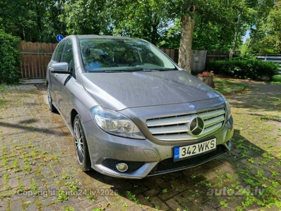 Pelēks Mercedes-Benz B-Class 2013 Tallina, ar dzinēja tilpumu 1.80 L un nobraukumu 163 tūkst. km par 4680 €, foto 1 vietnē AUTOMOTO.COM.LV