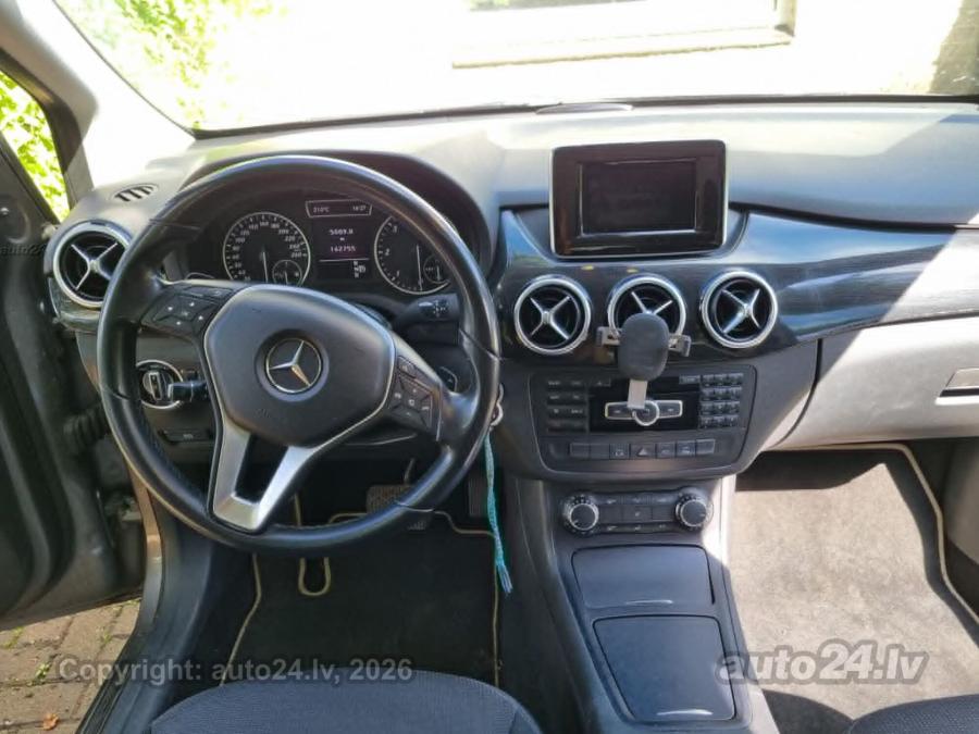 Pelēks Mercedes-Benz B-Class 2013 Tallina, ar dzinēja tilpumu 1.80 L un nobraukumu 163 tūkst. km par 4680 €, foto 5 vietnē AUTOMOTO.COM.LV
