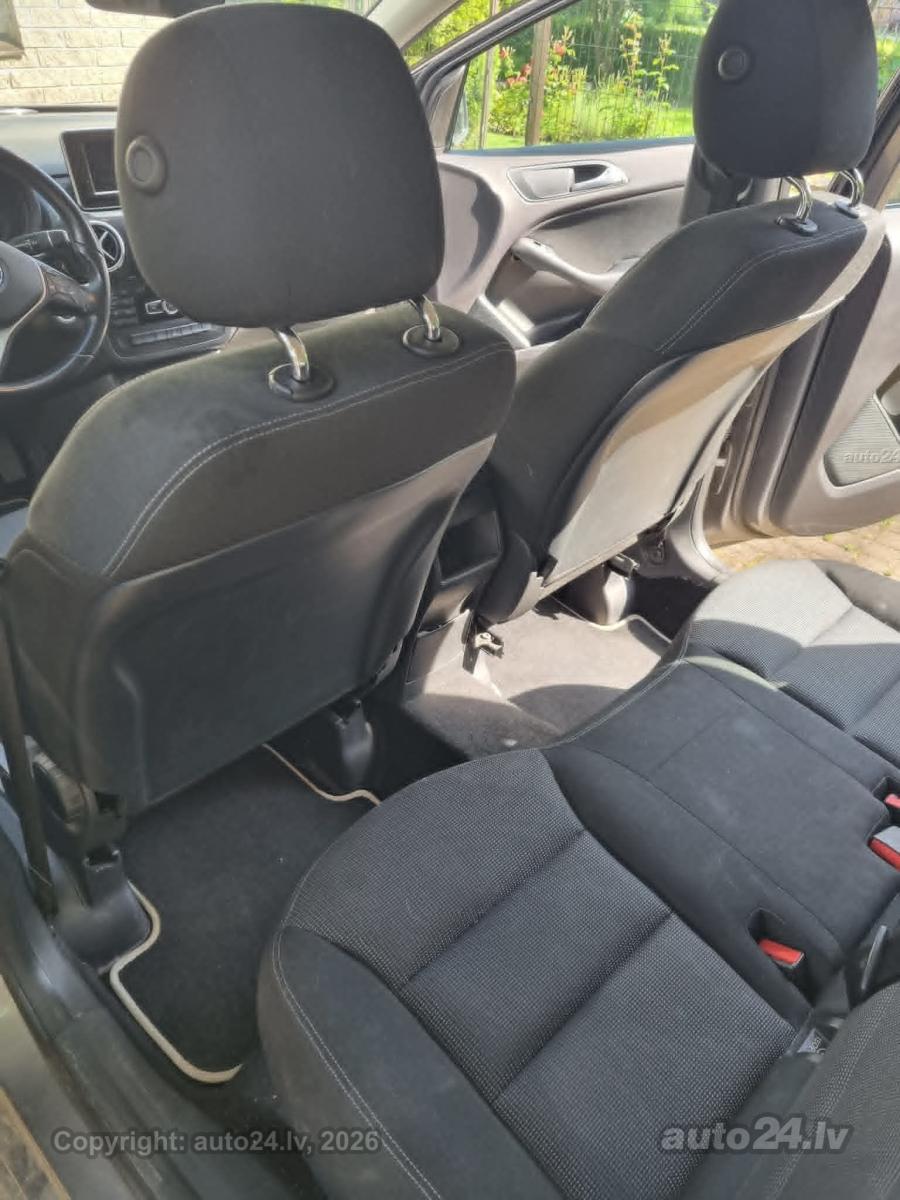Pelēks Mercedes-Benz B-Class 2013 Tallina, ar dzinēja tilpumu 1.80 L un nobraukumu 163 tūkst. km par 4680 €, foto 7 vietnē AUTOMOTO.COM.LV