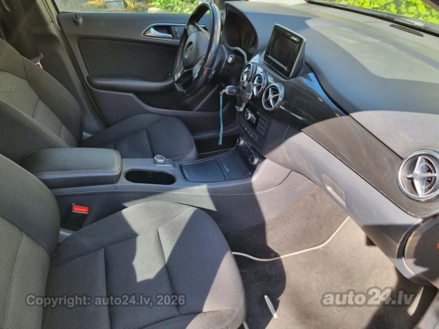 Pelēks Mercedes-Benz B-Class 2013 Tallina, ar dzinēja tilpumu 1.80 L un nobraukumu 163 tūkst. km par 4680 €, foto 8 vietnē AUTOMOTO.COM.LV