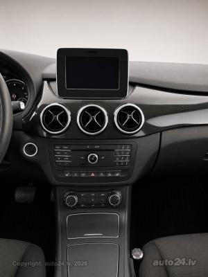 Grey Mercedes-Benz B-Class 2016 in Tallinn, with an engine capacity of 1.50 L and mileage of 140 thousand km for 9900 €, photo 13 on AUTOMOTO.COM.LV