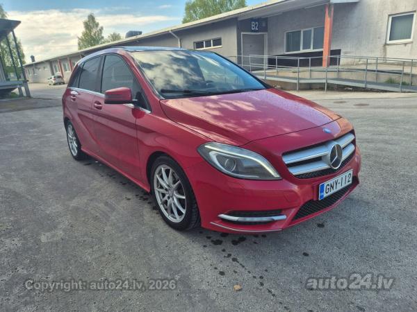 Sarkans Mercedes-Benz B-Class 2012 Pērnava, ar dzinēja tilpumu 1.80 L un nobraukumu 270 tūkst. km par 5500 €, foto 3 vietnē AUTOMOTO.COM.LV