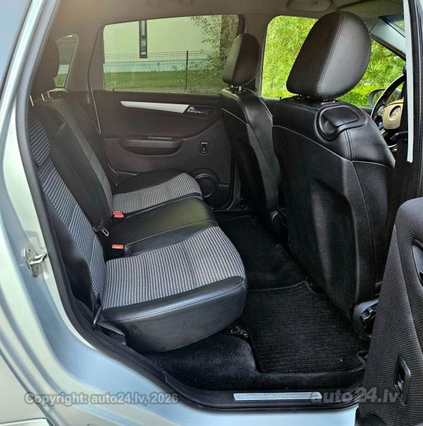 Mercedes-Benz B-Class 2006 in Tallinn, with an engine capacity of 1.70 L and mileage of 233 thousand km for 1495 €, photo 9 on AUTOMOTO.COM.LV