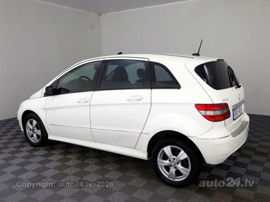 White Mercedes-Benz B-Class 2009 in Tallinn, with an engine capacity of 2.00 L and mileage of 377 thousand km for 1199 €, photo 4 on AUTOMOTO.COM.LV