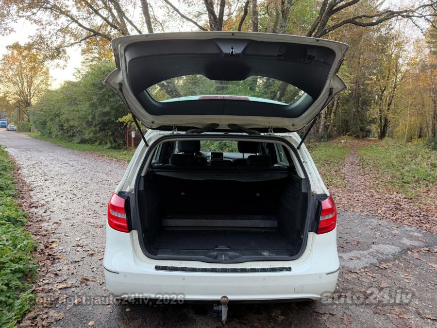 White Mercedes-Benz B-Class 2013 in Tallinn, with an engine capacity of 1.50 L and mileage of 395 thousand km for 5300 €, photo 8 on AUTOMOTO.COM.LV
