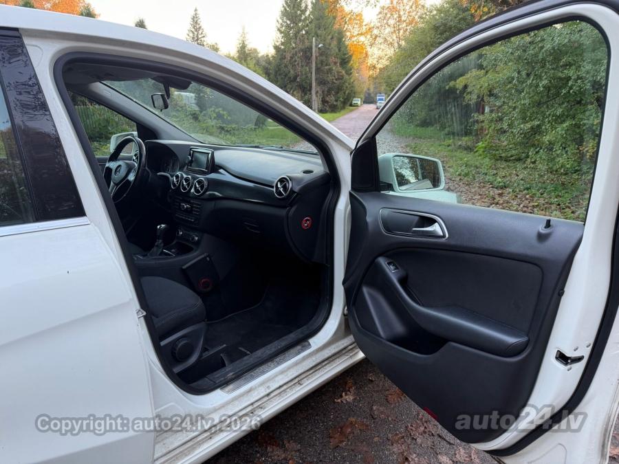 White Mercedes-Benz B-Class 2013 in Tallinn, with an engine capacity of 1.50 L and mileage of 395 thousand km for 5300 €, photo 9 on AUTOMOTO.COM.LV