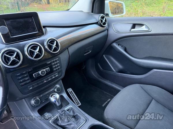 Mercedes-Benz B-Class 2013 Tallina vietnē Balts Mercedes-Benz B-Class 2013 Tallina, ar dzinēja tilpumu 1.50 L un nobraukumu 395 tūkst. km par 5300 €, foto 10 vietnē AUTOMOTO.COM.LV