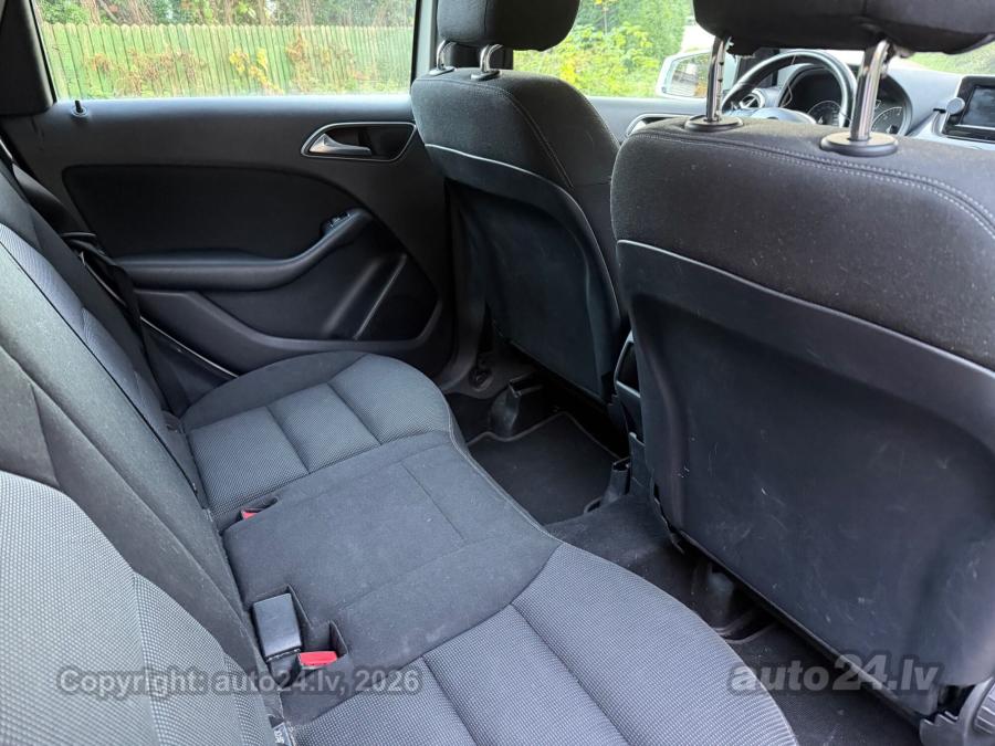 White Mercedes-Benz B-Class 2013 in Tallinn, with an engine capacity of 1.50 L and mileage of 395 thousand km for 5300 €, photo 15 on AUTOMOTO.COM.LV