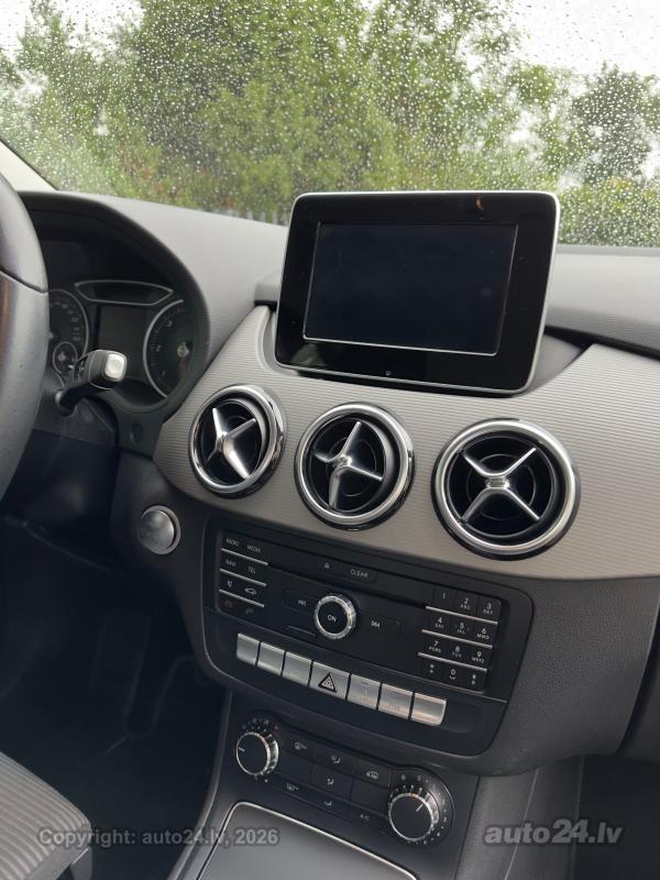White Mercedes-Benz B-Class 2018 in Tallinn, with an engine capacity of 1.50 L and mileage of 72 thousand km for 12999 €, photo 5 on AUTOMOTO.COM.LV