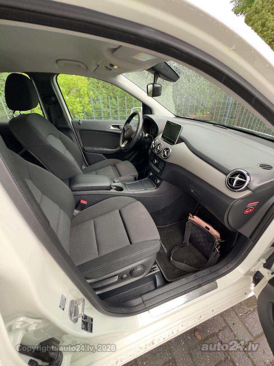 White Mercedes-Benz B-Class 2018 in Tallinn, with an engine capacity of 1.50 L and mileage of 72 thousand km for 12999 €, photo 7 on AUTOMOTO.COM.LV