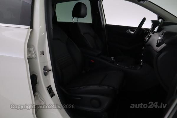 Balts Mercedes-Benz B-Class 2019 Tallina, ar dzinēja tilpumu 1.50 L un nobraukumu 90 tūkst. km par 14900 €, foto 10 vietnē AUTOMOTO.COM.LV