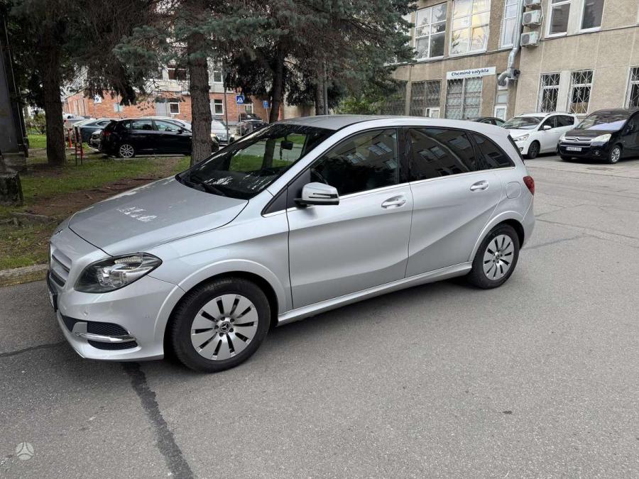 Серый Мерседес B Electric Drive 2018 в Вильнюс, объемом двигателя 0.00 л и пробегом 114 тыс. км за 9999 €, фото 5 на AUTOMOTO.COM.LV