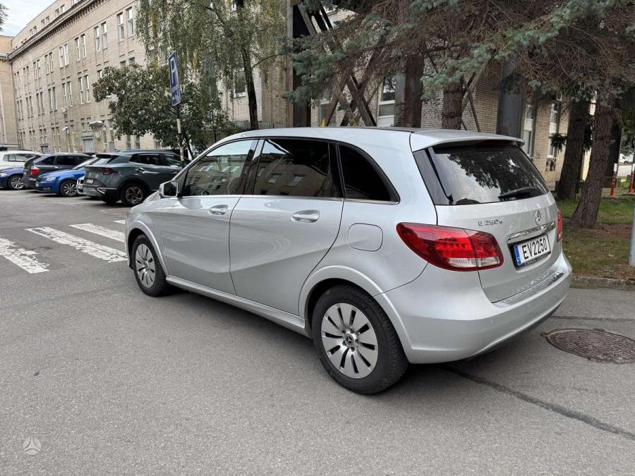 Серый Мерседес B Electric Drive 2018 в Вильнюс, объемом двигателя 0.00 л и пробегом 114 тыс. км за 9999 €, фото 8 на AUTOMOTO.COM.LV