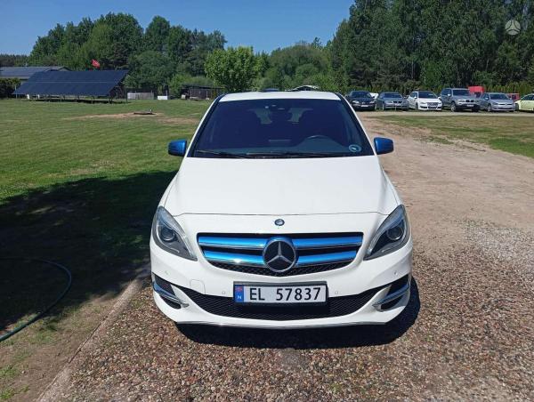 White Mercedes-Benz B Electric Drive 2015 in Ignalina, with an engine capacity of 0.00 L and mileage of 159 thousand km for 5800 €, photo 1 on AUTOMOTO.COM.LV
