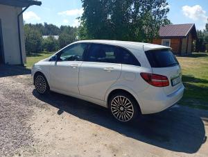 White Mercedes-Benz B Electric Drive 2015 in Ignalina, with an engine capacity of 0.00 L and mileage of 159 thousand km for 5800 €, photo 6 on AUTOMOTO.COM.LV