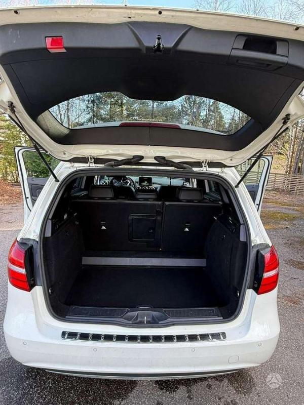White Mercedes-Benz B Electric Drive 2015 in Ignalina, with an engine capacity of 0.00 L and mileage of 159 thousand km for 5800 €, photo 7 on AUTOMOTO.COM.LV