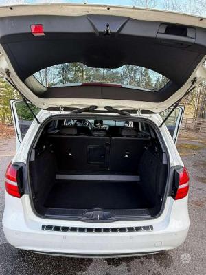 White Mercedes-Benz B Electric Drive 2015 in Ignalina, with an engine capacity of 0.00 L and mileage of 159 thousand km for 5800 €, photo 8 on AUTOMOTO.COM.LV