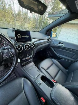 White Mercedes-Benz B Electric Drive 2015 in Ignalina, with an engine capacity of 0.00 L and mileage of 159 thousand km for 5800 €, photo 10 on AUTOMOTO.COM.LV