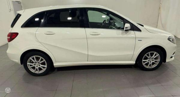 White Mercedes-Benz B Electric Drive 2017 in Klaipeda, with an engine capacity of 0.00 L and mileage of 64 thousand km for 6700 €, photo 4 on AUTOMOTO.COM.LV