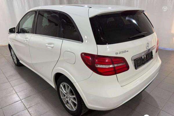 White Mercedes-Benz B Electric Drive 2017 in Klaipeda, with an engine capacity of 0.00 L and mileage of 64 thousand km for 6700 €, photo 7 on AUTOMOTO.COM.LV
